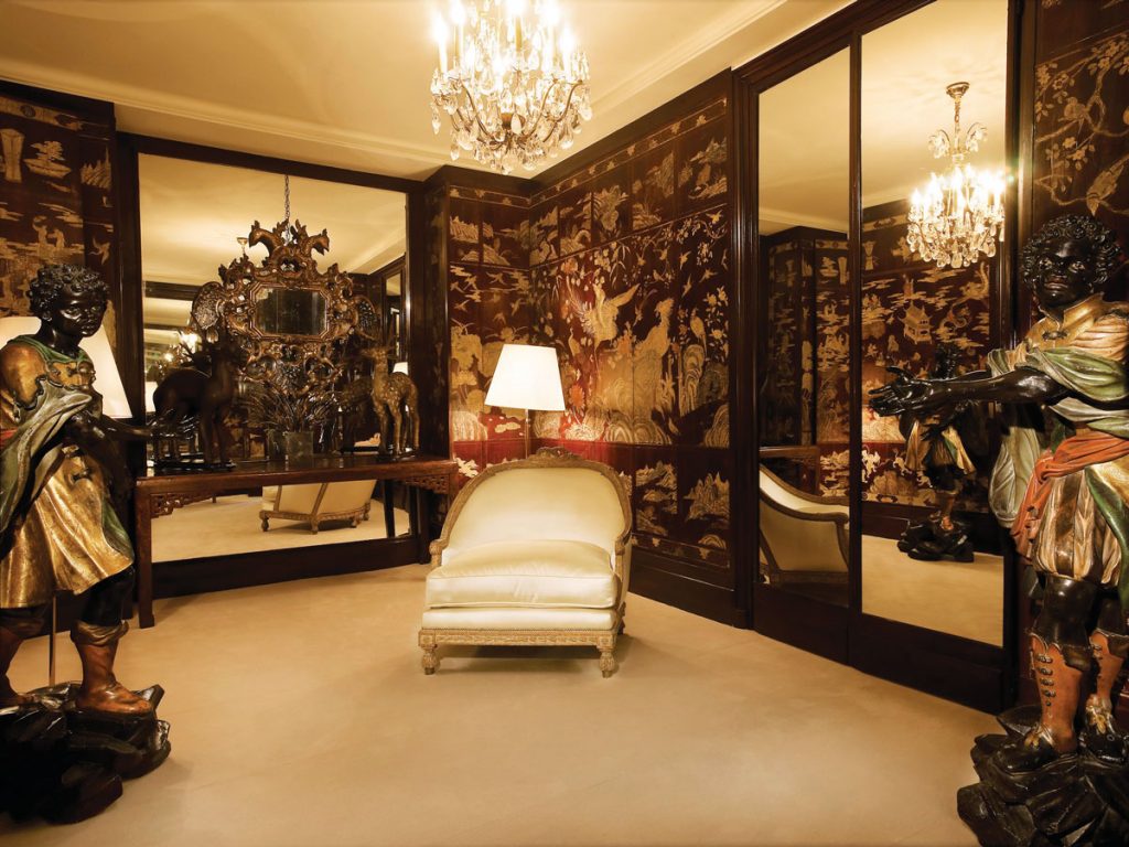 Coco Chanel: A Fashion Icon's Abode - Magnifissance