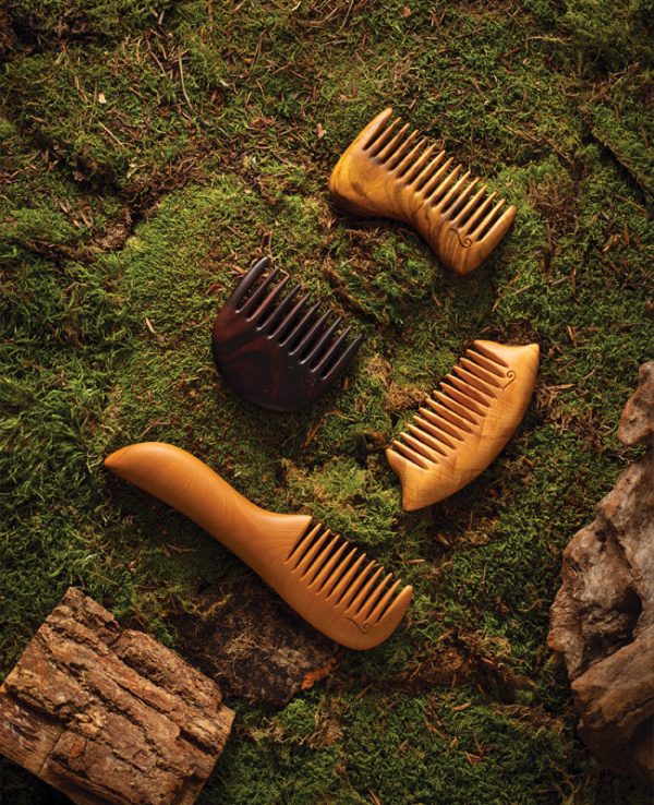 A Master Artisan Was Healed By His Own Wood Combs - Magnifissance