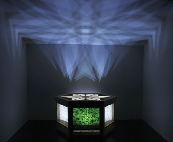 Japanese Wooden Light Boxes - Magnifissance